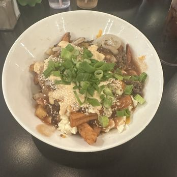 POUTINEVILLE - Updated August 2024 - 651 Photos & 629 Reviews - 1365 ...