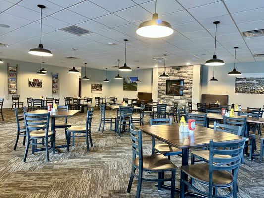 PUB 76 - Updated December 2025 - 15 Photos & 11 Reviews - 38 Linden St ...