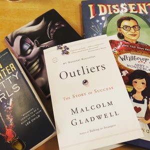 FULL CIRCLE BOOKSTORE - 89 Photos & 94 Reviews - 1900 Northwest Expy ...