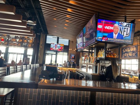 BJ’S RESTAURANT & BREWHOUSE - 85 Photos & 85 Reviews - 14950 W Mcdowell ...