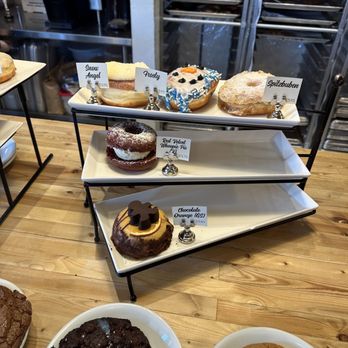DEVIANT DONUTS - Updated July 2024 - 461 Photos & 186 Reviews - 27 ...