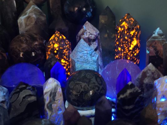 EARTH ADDICTIONS - Updated December 2025 - 19 Photos - 125 Mill St ...