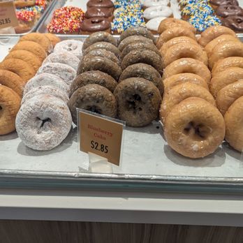CARDIGAN DONUTS - Updated December 2025 - 20 Photos - 80 S 8th St ...