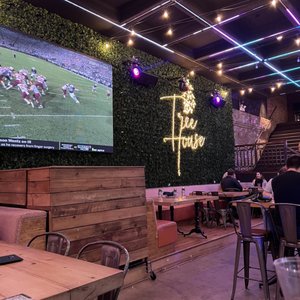 TREE HOUSE CHICAGO - 98 Photos & 54 Reviews - 149 W Kinzie St, Chicago ...