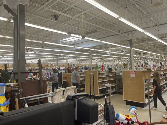 VALLEY THRIFT STORE - Updated August 2025 - 37 Photos & 101 Reviews ...