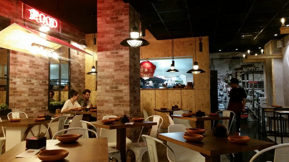 SMOKE & ROLL - Updated June 2024 - 10 Photos - Carrer de Salamanca ...