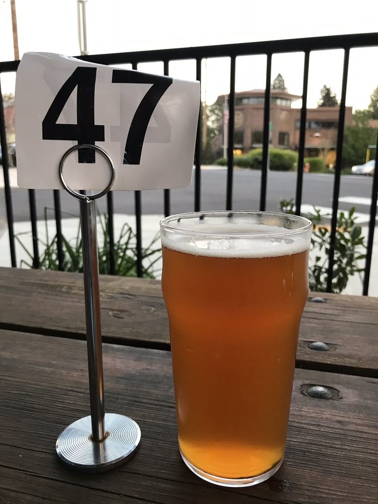 LUCKY LABRADOR PUBLIC HOUSE - Updated July 2024 - 60 Photos & 193 ...