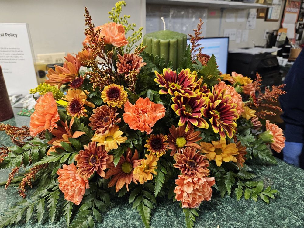 HINTON FLORAL - Updated December 2025 - 10 Photos - 209 Ballengee St ...