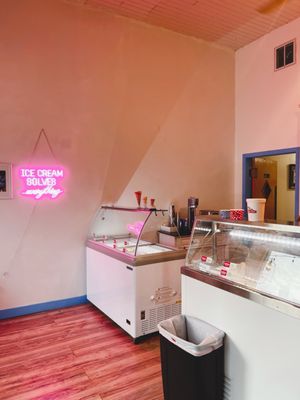 MR ICE CREAM - Updated January 2026 - 30 Photos & 12 Reviews - 230 Main St, Springfield, Oregon ...