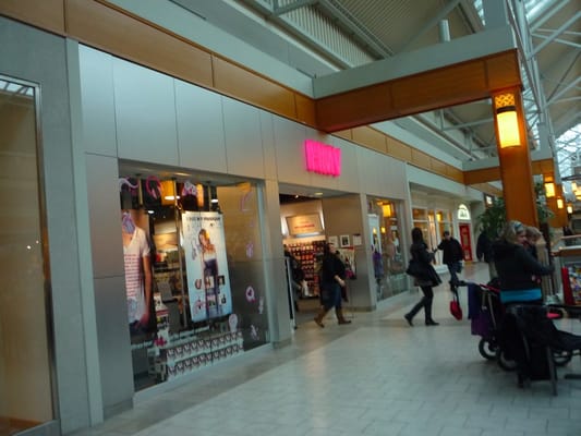 CF FAIRVIEW POINTE CLAIRE - Updated November 2025 - 39 Photos & 36 ...