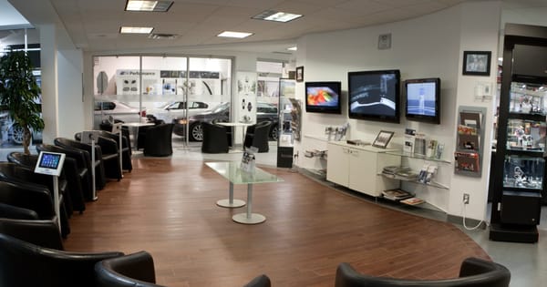 BMW LAVAL - Updated January 2025 - 10 Photos - 2450 Boulevard Chomedey ...