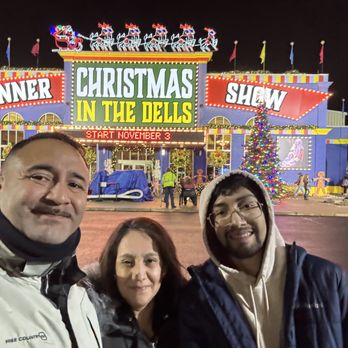 CHRISTMAS IN THE DELLS DINNER SHOW - Updated October 2025 - 37 Photos ...