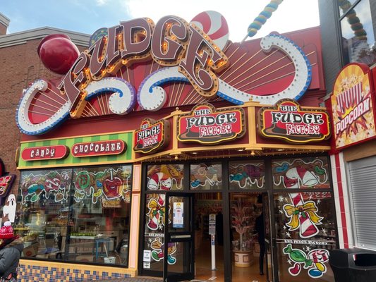 THE FUDGE FACTORY - Updated April 2024 - 92 Photos & 36 Reviews - 4960 ...