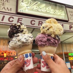HOLSTEN’S ICE CREAM, CHOCOLATE & RESTAURANT - Updated September 2024 ...