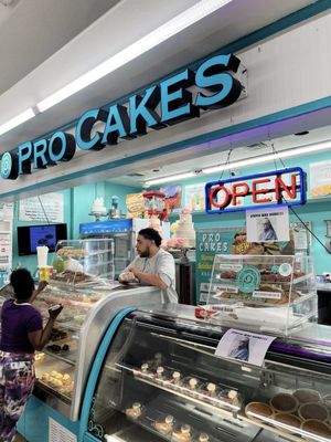 PRO CAKES - Updated December 2025 - 62 Photos & 53 Reviews - 3737 ...