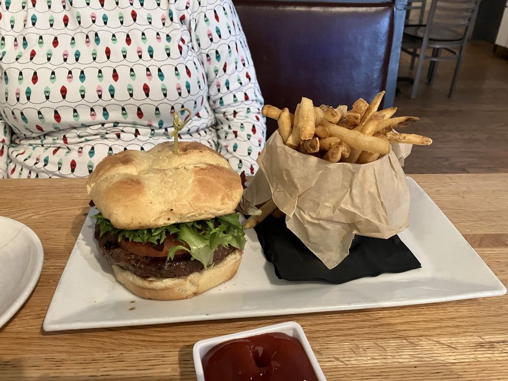 REVOLUTION TAPROOM & GRILL - Updated March 2025 - 261 Photos & 350 ...