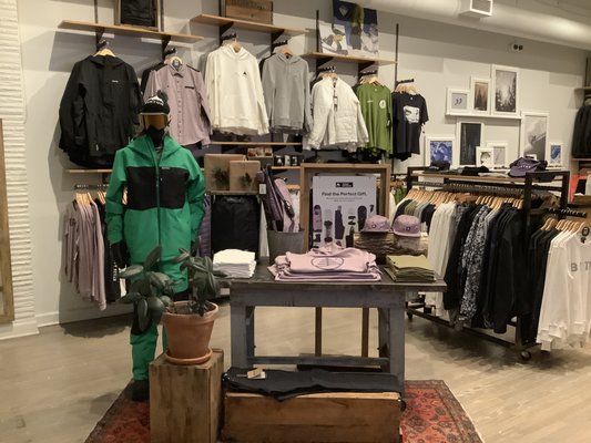 BURTON FLAGSHIP -- CHICAGO - Updated December 2025 - 33 Photos - 1563 N ...