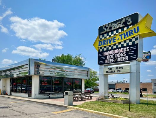 STRAT’S - Updated November 2024 - 204 Photos & 209 Reviews - 231 E ...