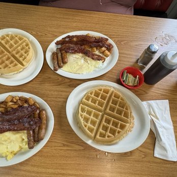 THE BACON BARN DINER - Updated June 2025 - 96 Photos & 144 Reviews - 4 ...