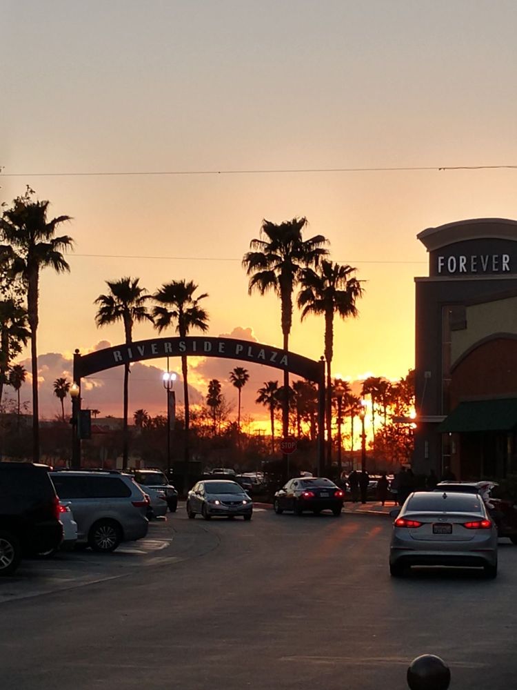 RIVERSIDE PLAZA - 102 Photos & 80 Reviews - 3535 Riverside Plaza Dr ...