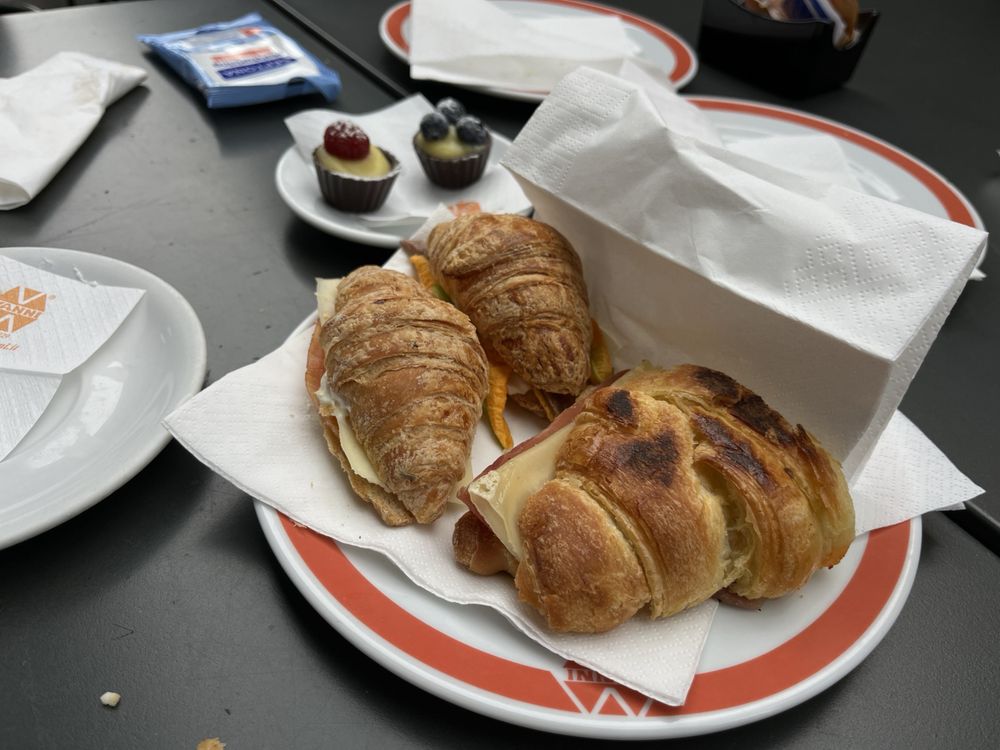 VANNI - Updated June 2024 - 18 Photos & 22 Reviews - Via Col di Lana 10 ...