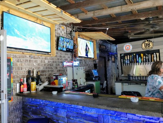 SMOKE N BREW 3 - Updated May 2024 - 20 Photos & 12 Reviews - 815 Folly ...