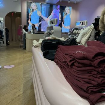 EDIKTED - Updated October 2025 - 37 Photos & 21 Reviews - 518 Broadway ...