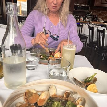 RAVYN & ROBYN - Updated July 2024 - 219 Photos & 202 Reviews - 301 Main ...