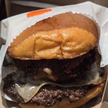 SHAKE SHACK - Updated January 2026 - 207 Photos & 70 Reviews - 10 ...