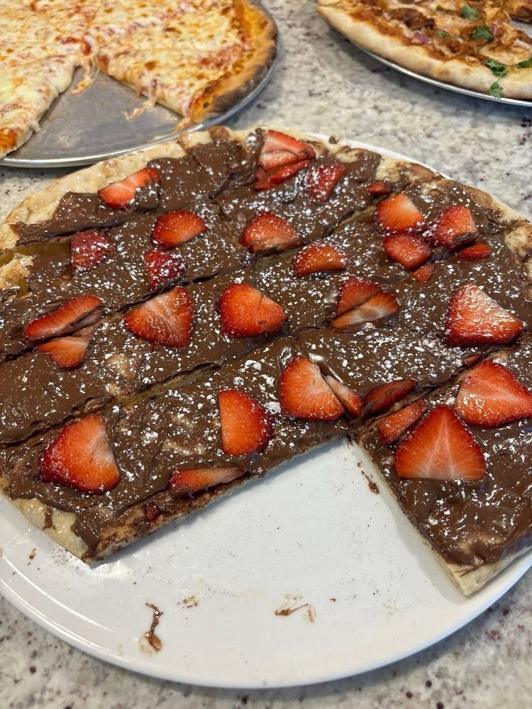 Midnight Pizza, Canyon Lake | Roadtrippers