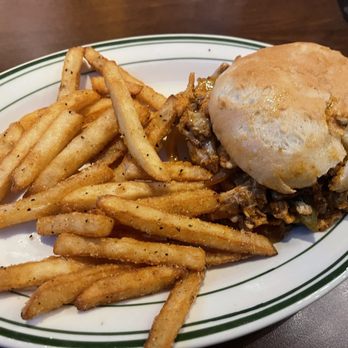 PUB W - Updated November 2025 - 336 Photos & 264 Reviews - 4830 E 61st ...