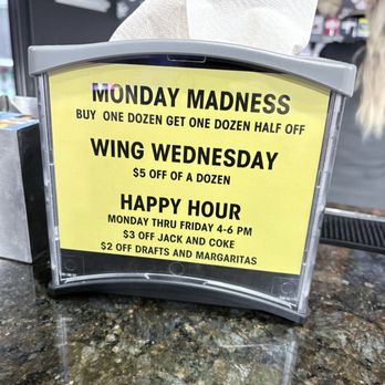 WINGS Y MAS - Updated December 2025 - 73 Photos & 83 Reviews - 1145 W ...