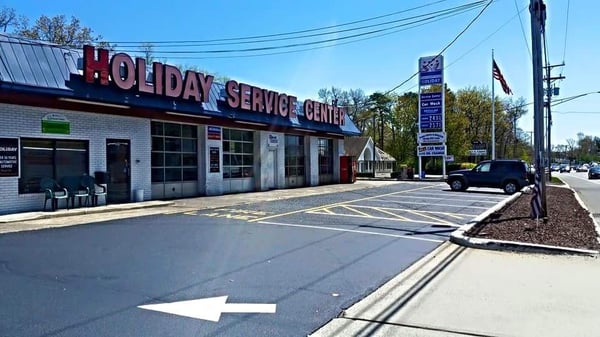 HOLIDAY SERVICE CENTER - Updated December 2025 - 14 Photos & 37 Reviews ...