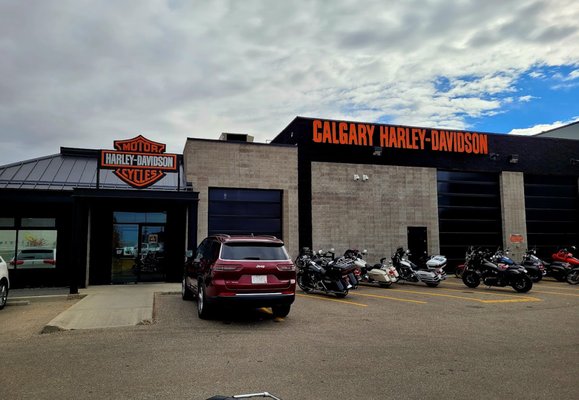 CALGARY HARLEY DAVIDSON - Updated May 2026 - 32 Photos - 2475 Pegasus ...