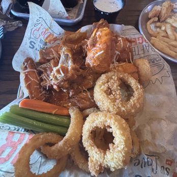 THE SHACK WINGS & BREWS - Updated May 2026 - 18 Photos & 19 Reviews ...