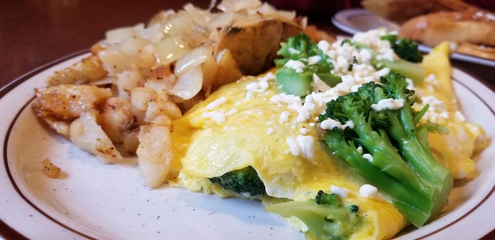 ZJ’S FAMILY RESTAURANT - 26 Photos & 31 Reviews - Diners - 140 Pine St ...