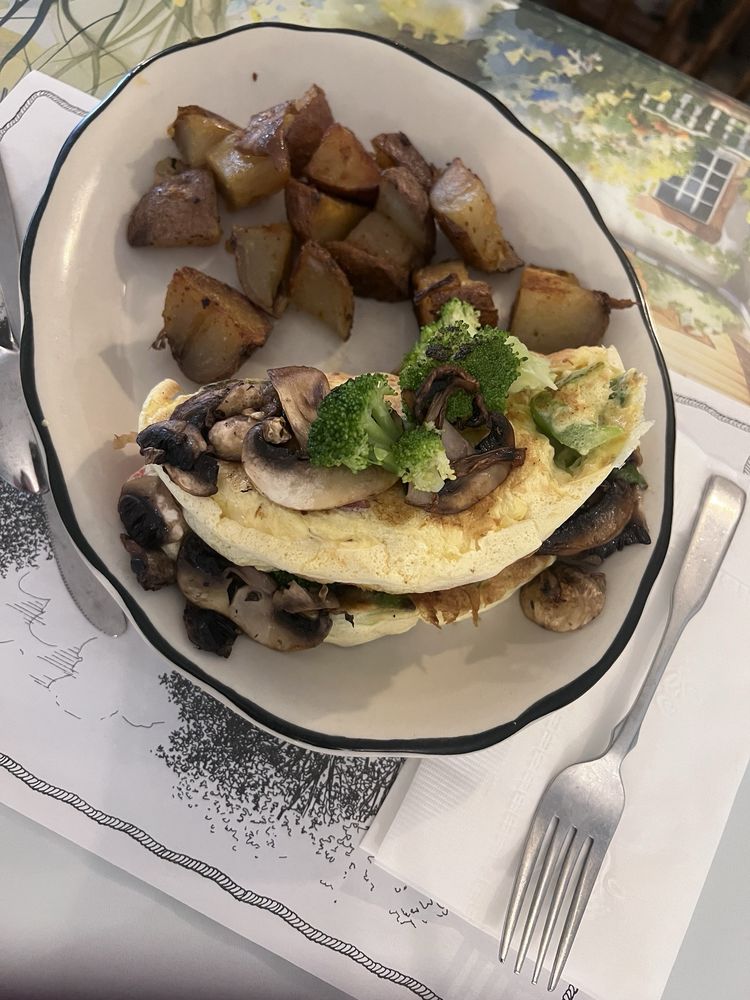 VILLAGE PANCAKE HOUSE - Updated July 2025 - 65 Photos & 180 Reviews ...