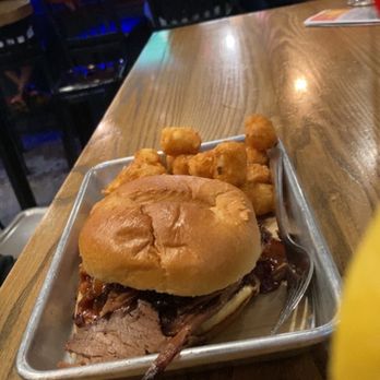 THE IRON PIG SMOKEHOUSE - Updated September 2024 - 200 Photos & 293 ...