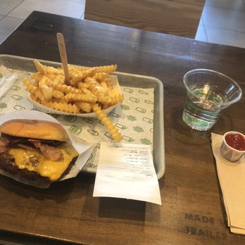 SHAKE SHACK WEST END PORTLAND - Updated October 2025 - 112 Photos & 94 ...