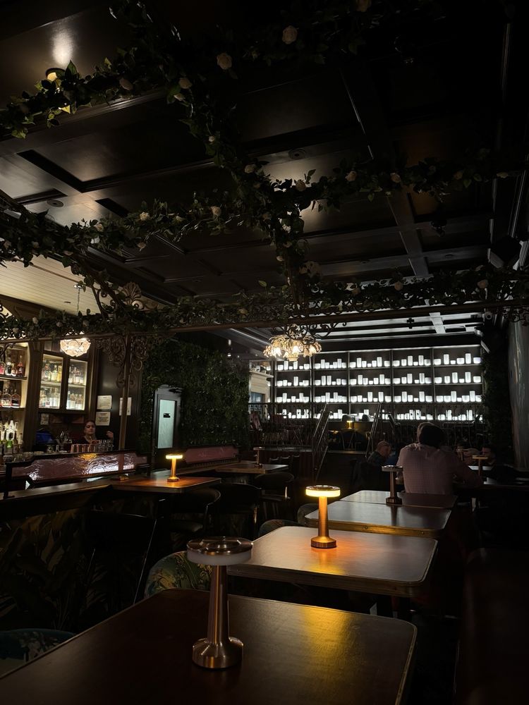 BOSS TWEEDS - Updated October 2025 - 44 Photos & 17 Reviews - 41 Murray ...