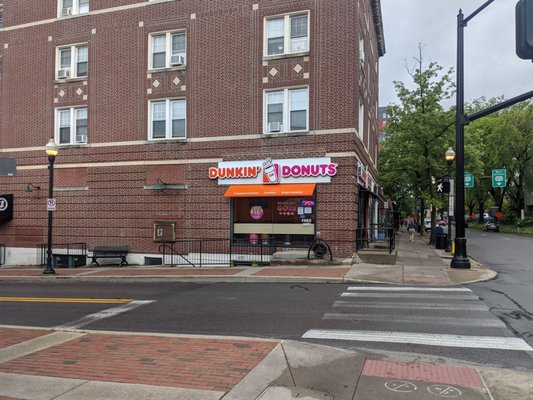 DUNKIN’ - Updated January 2025 - 33 Reviews (2.5 stars) - 200 W College ...