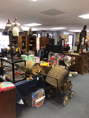 LOOKIE LOO’S ANTIQUES & COLLECTIBLES - 1641 Mesquite Ave, Lake Havasu ...