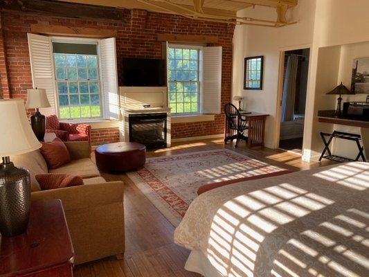 THE COMMON MAN INN - Updated December 2024 - 13 Photos & 32 Reviews ...