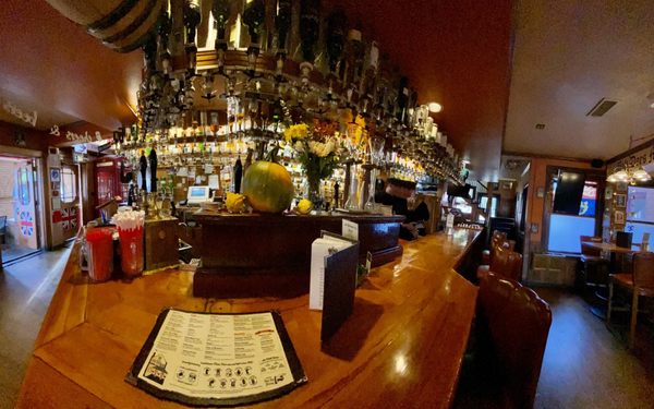 PINTS PUB - Updated December 2025 - 337 Photos & 427 Reviews - 221 W ...