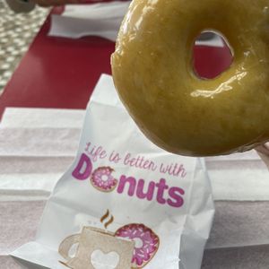 QUEEN DONUT SHOP - 49 Photos & 126 Reviews - 1806 W 18th St, Houston, Texas - Donuts - Phone ...