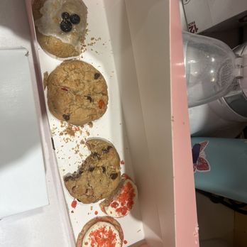 CRUMBL - MAIN LINE - Updated December 2024 - 136 Photos & 84 Reviews ...