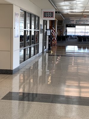 USO OF MIDWAY AIRPORT - Updated December 2025 - 25 Photos & 20 Reviews ...