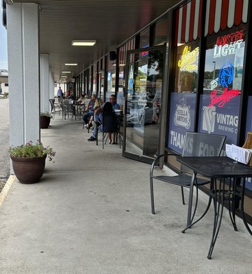 MID TOWN PUB - Updated December 2025 - 92 Photos & 148 Reviews - 2405 ...