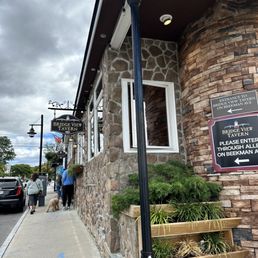BRIDGE VIEW TAVERN & BEER GARDEN - Updated January 2026 - 1045 Photos ...