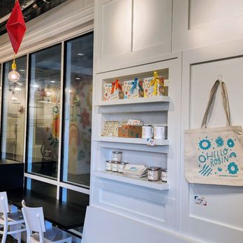 HELLO ROBIN - Updated October 2025 - 285 Photos & 142 Reviews - 2570 NE ...